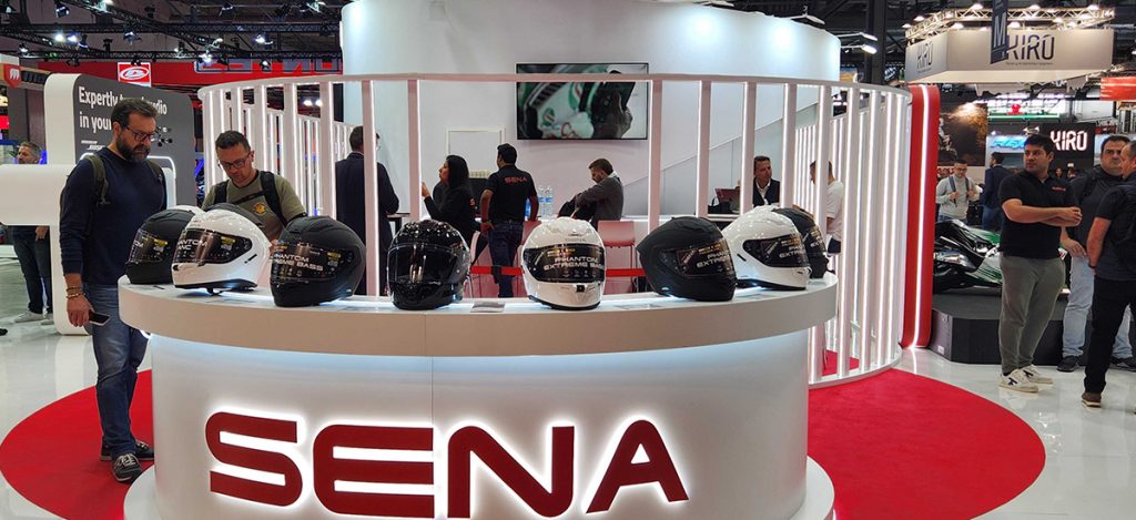 Sena Charges Off-Road: Unveiling the Outlander Dual-Sport Smart Helmet ...